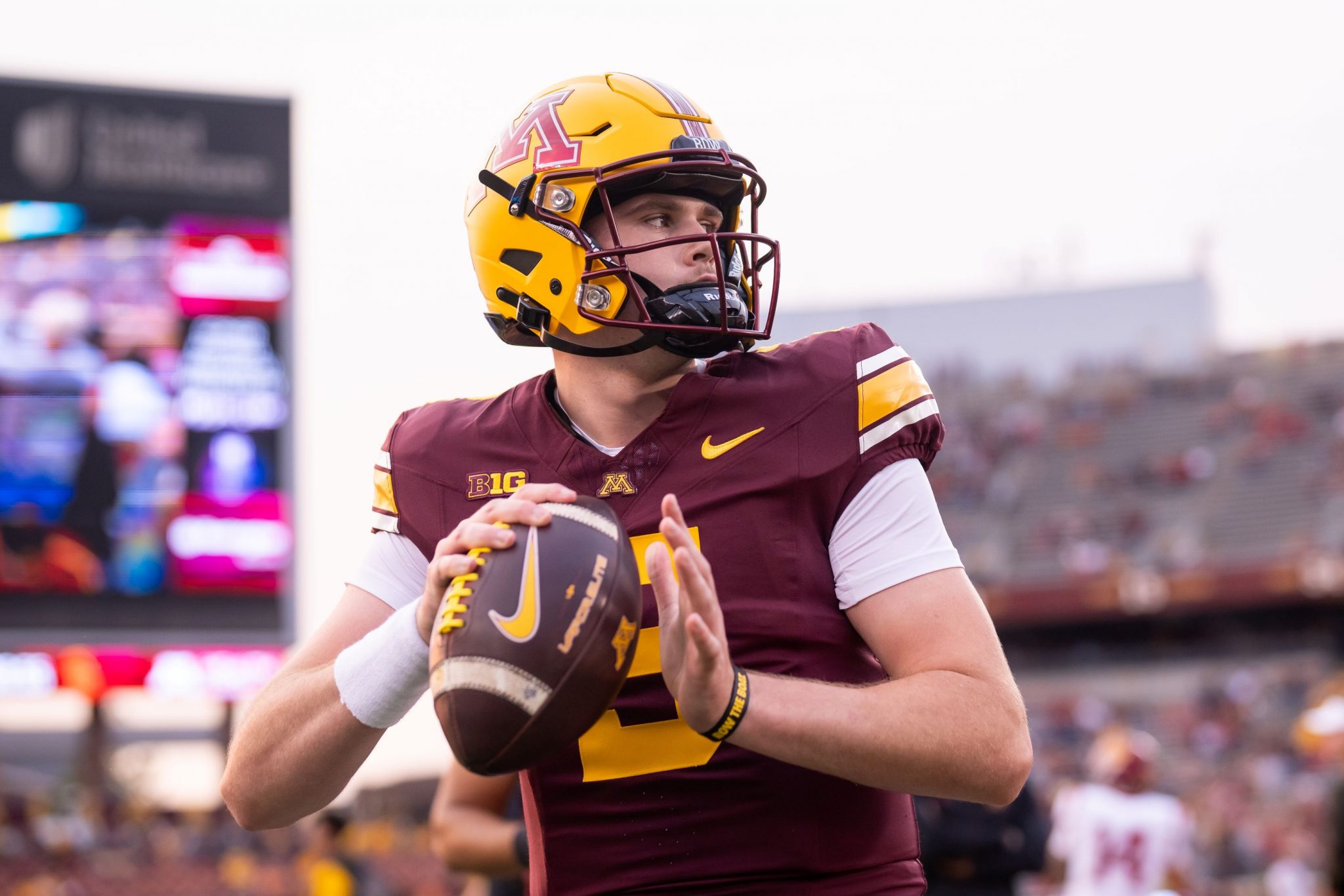 Keeping QB Drake Lindsey in 2026: Job 1 for Fleck, Gophers – David ...